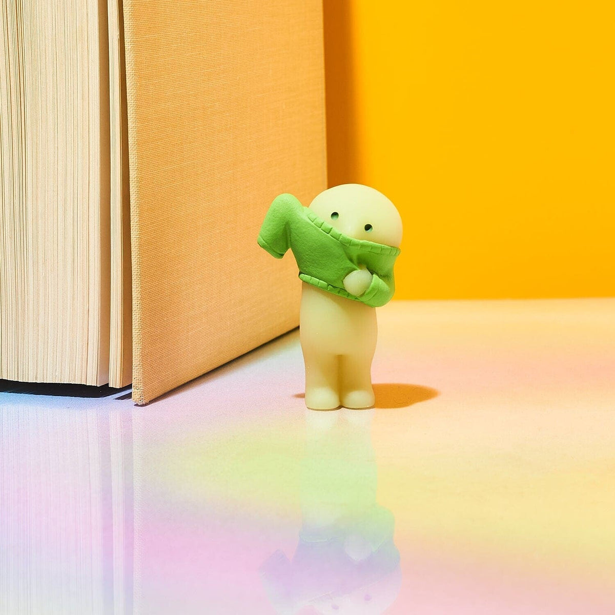 Smiski Mini Glow in the Dark Figurine - Dressing